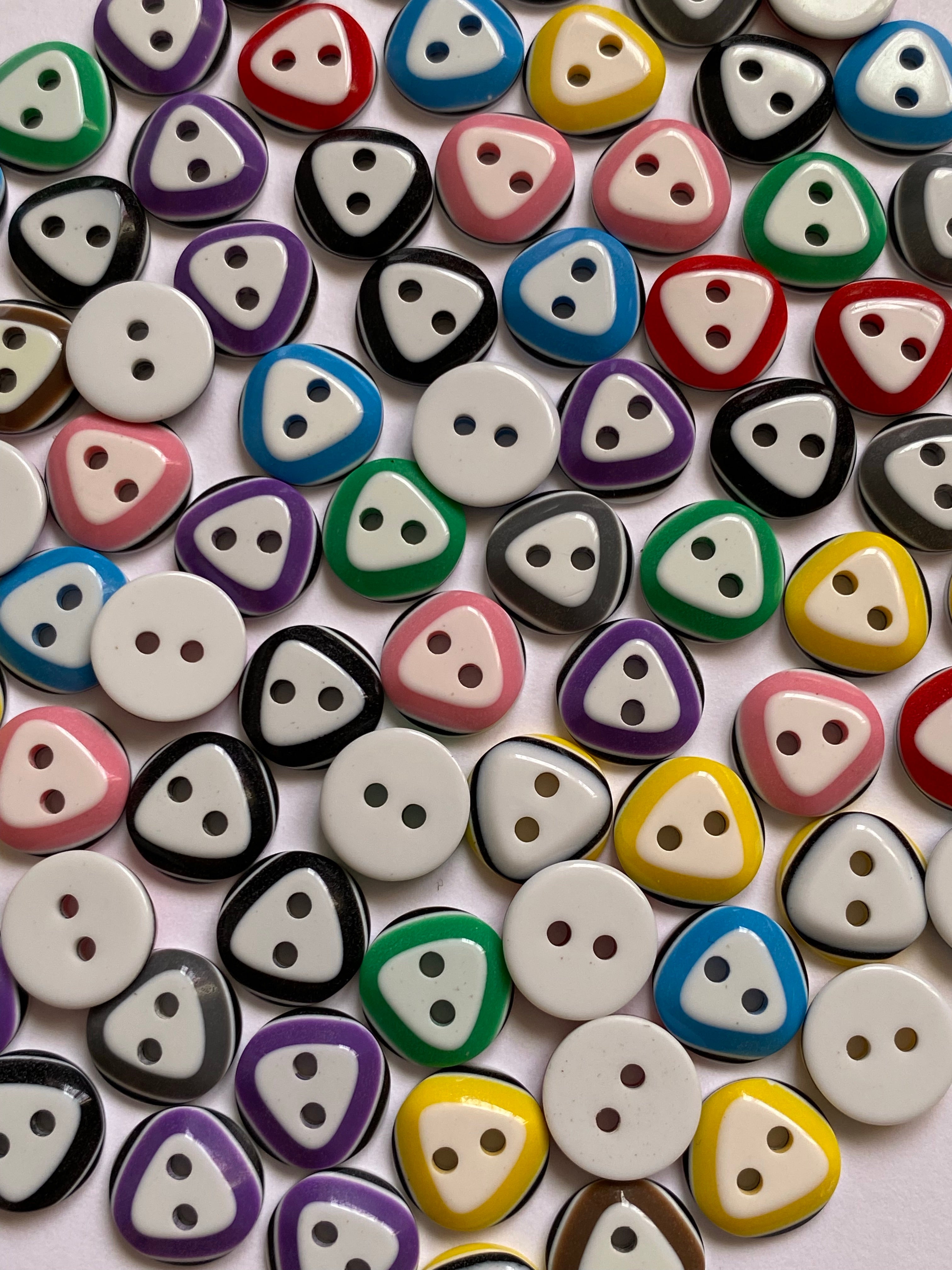 20 50 100 MIXED Triangle Top Round Bottom 12mm Wide Buttons Shirt Sewi ...